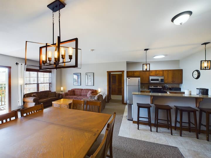 Soaring Eagle Ski-in - Ski-out Condo With Hot Tubs - Snowshoe, WV