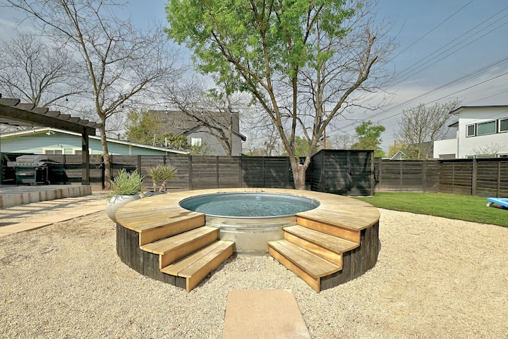Pet Friendly Soco Home + Cowboy Pool - Webster! - Austin, TX