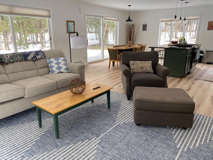 Charming & Renovated Stowe 4 Br Getaway - Waterbury Village Historic District