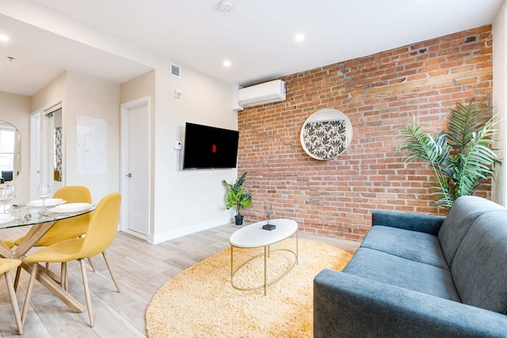 M11 | Mount-royal Suites: 2br + Sofa Bed - 212 - Montreal