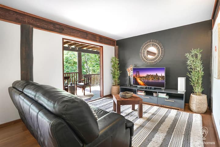 Bindi Treehouse - Pet Friendly Elevated Pole Home - Cairns