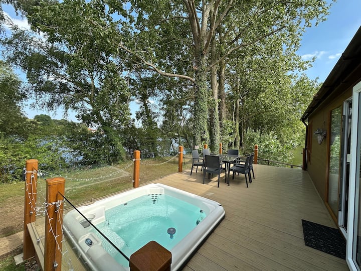 Rudd Lake With Fishing, Hot Tub@tattershall - Woodhall Spa