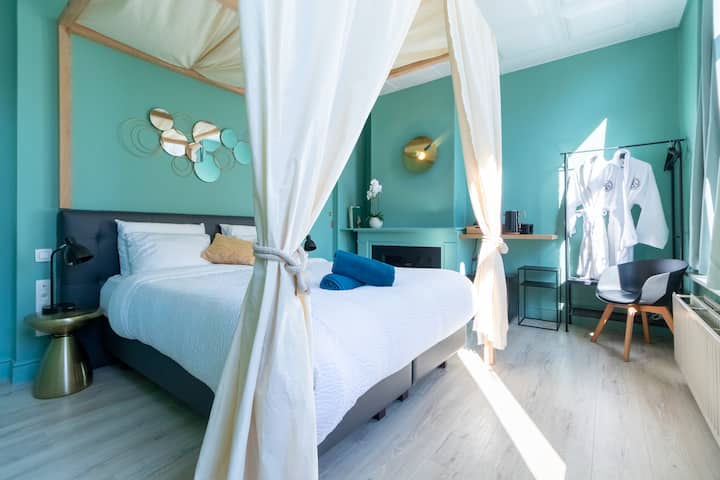 Hotel Entree - Deluxe King Suite - Bruges