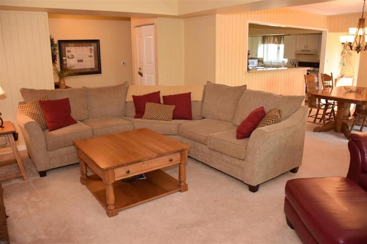 Seven Springs 2 Br Standard Condo W/ Private Deck - Seven Springs, PA