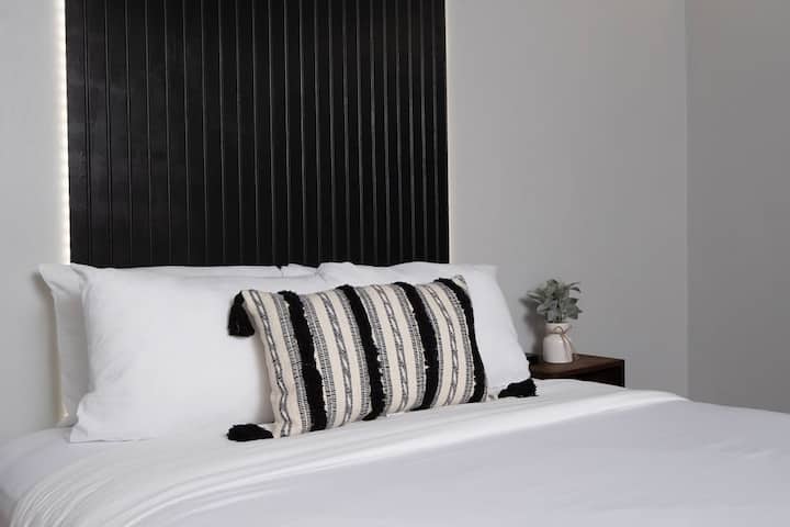 The Cactus Cove Suites - Amarillo, TX