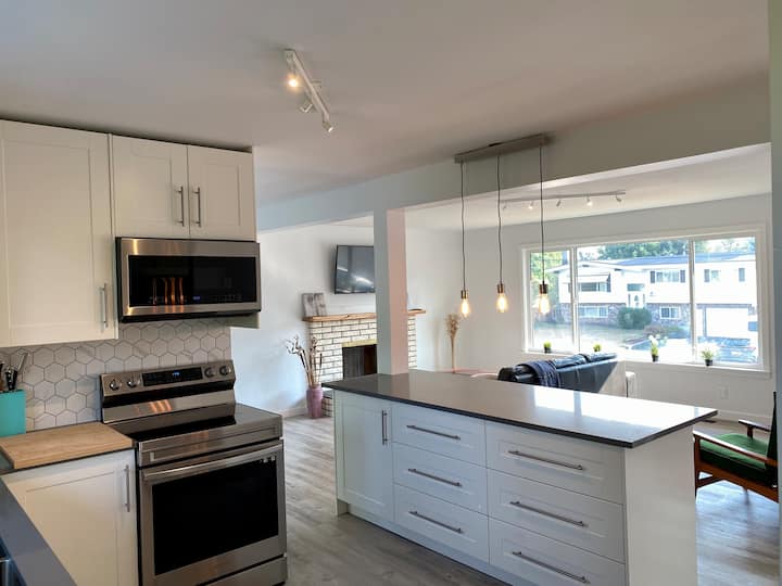 Renovated & Central 3 Bed + 2 Bath - Chilliwack