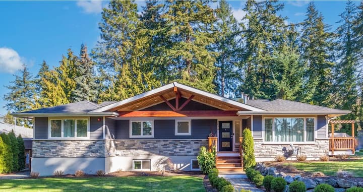 Mercer Island Modern Family-friendly Home | I-90 - Bellevue