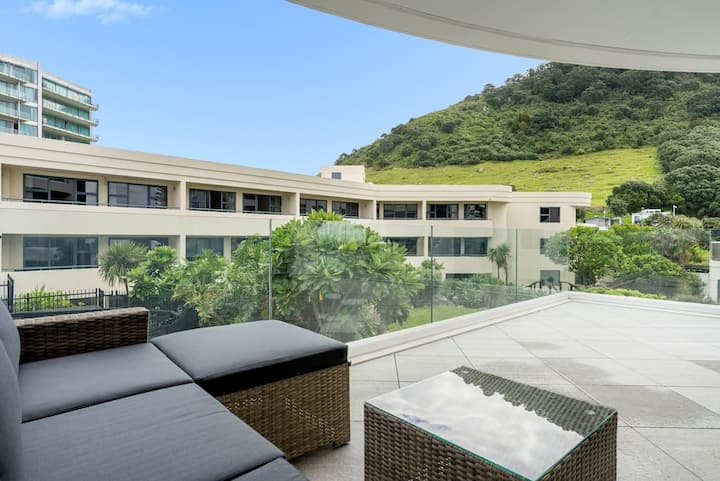 Oceanside Apartment With Garden Views - Mount Maunganui