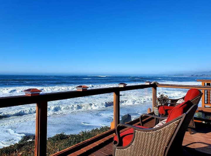 Ocean Front Cabin 12, Jacuzzi & Spectacular Views - Smith River, CA