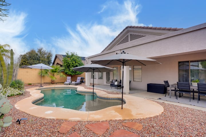Pool, Fenced Yard: El Mirage 'Sunshine House' - Wildlife World Zoo, Aquarium & Safari Park