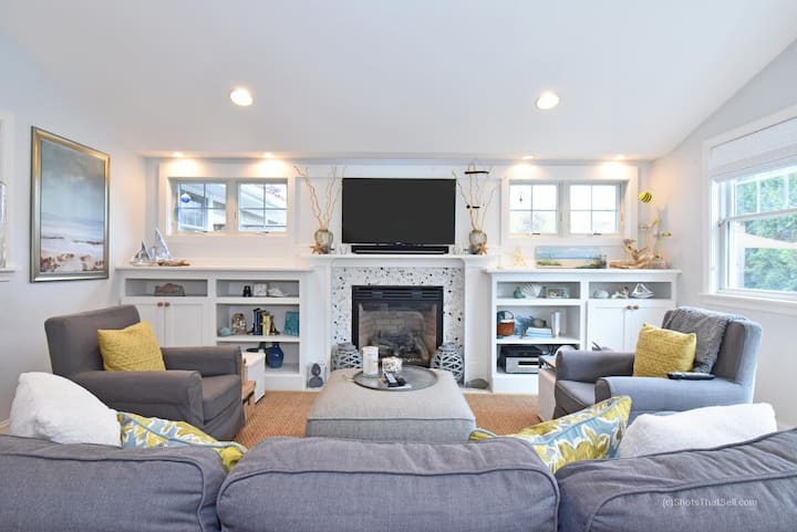 Bonnet Shores Retreat! Walk To Kelly Beach! - Narragansett, RI