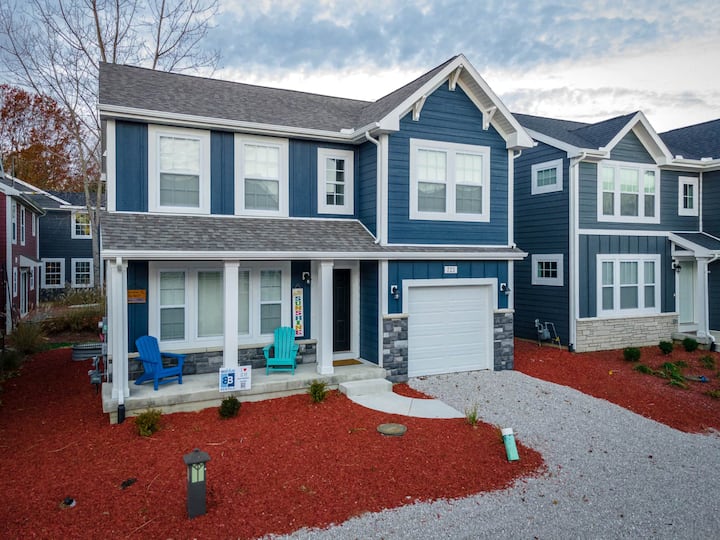 Deja Blue Ii: Year Round Indoor Pool, Hot Tub. - South Haven, MI