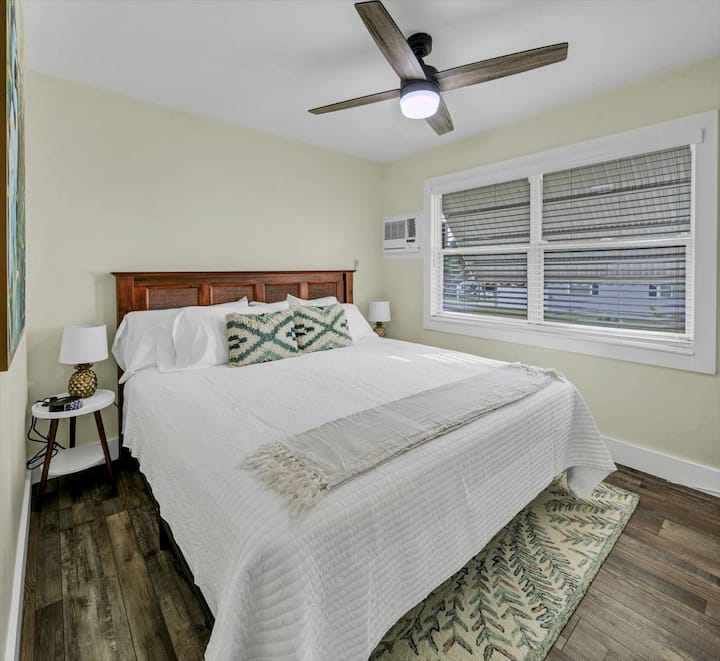 2br King, Dt Safety Harbor, Free Wifi & Parking - Safety Harbor, FL