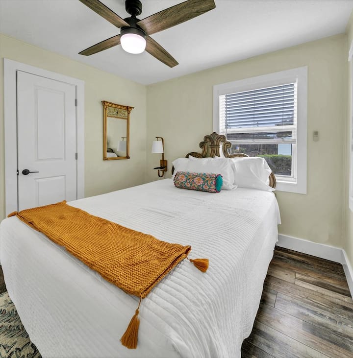 2br House Safety Harbor  Dt-free Parking Fast Wifi - Safety Harbor, FL
