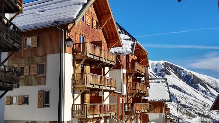 Sybelles Ski Area | Sleeps 5 | Ski-in Paradise - Saint-Jean-d'Arves