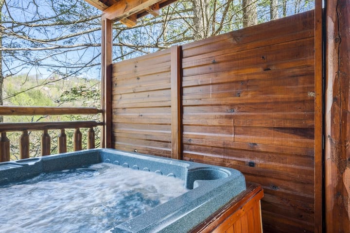 Adorable 3bd Retreat! Hottub+jacuzzi+private Road - Gatlinburg, TN