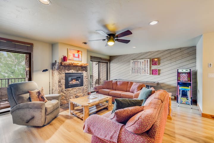 Steps To Slopes | Shuttle| Hot Tubs | Big - Steamboat Springs