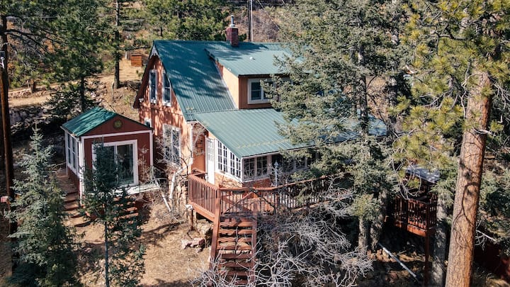 Hot Tub Game Room! Cabin Near Pikes Peak! - Green Mountain Falls, CO