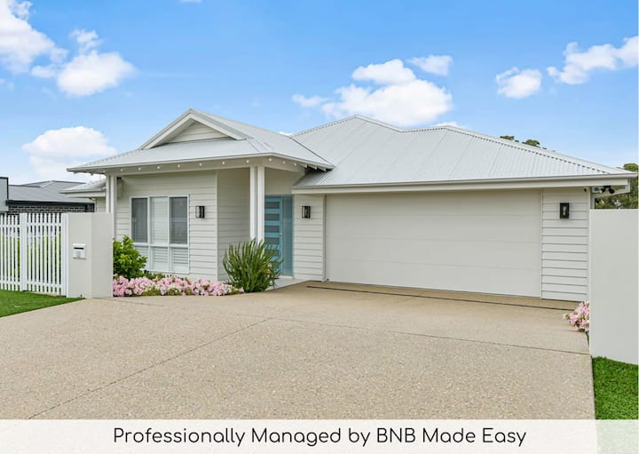 White Haven - Luxe Abode, Mountain Views, Firepit - Orange