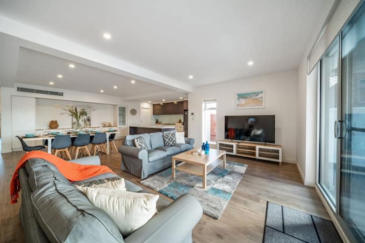 Level Up Henley—modern Comfort Near Beach & Dining - Port Adelaide