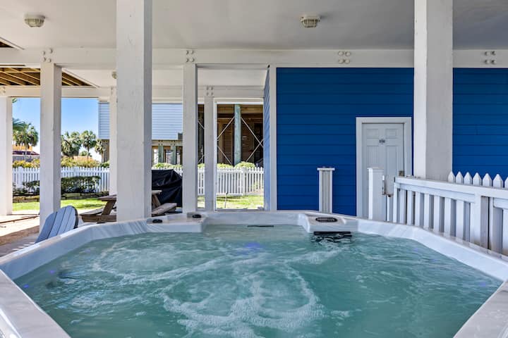 Pirate's Beach Getaway W/hot Tub + Beach Access - 加爾維斯敦