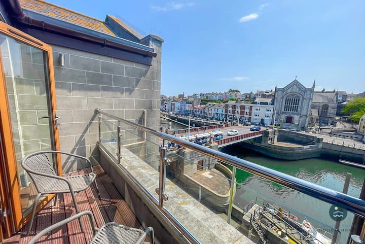 Townbridge Penthouse - Weston