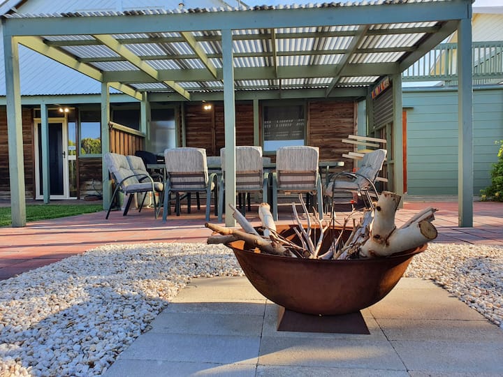 'Hero Views' - Beach View - Wi-fi, Games, Deck - Middleton