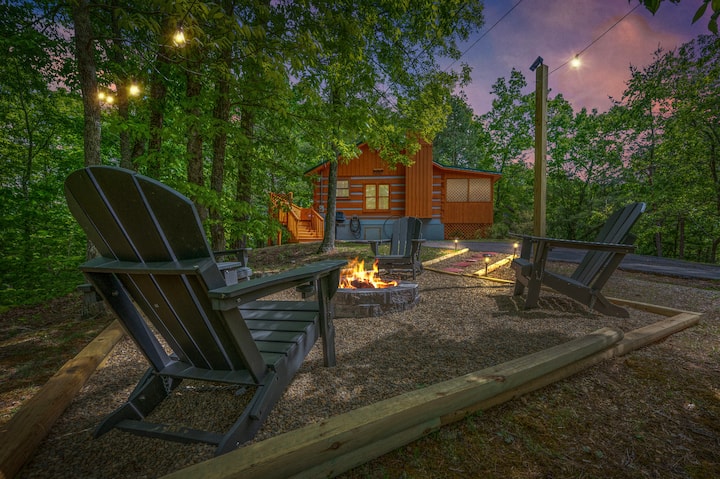 Cozy Cabin! Hot Tub & Games! Recently Renovated! - Pigeon Forge, TN