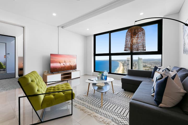 Oceanfront 3-bed With Stunning Views, Pool & Sauna - Surfers Paradise