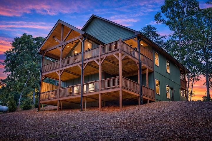 Stunning Mtn Views, Hot Tub, Pool Table! - Sautee Nacoochee, GA