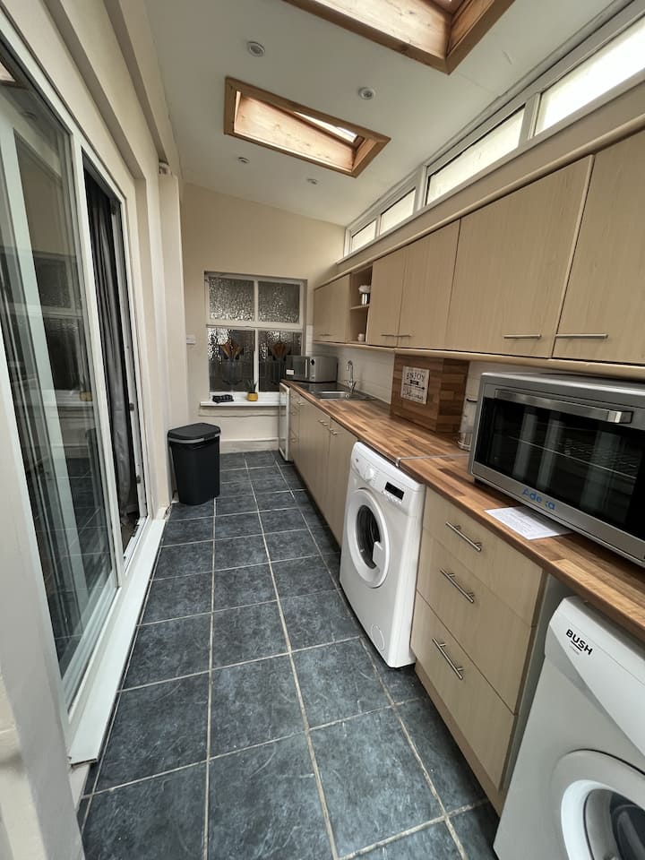 2 Bed Apartment - Centrally Located - Blackpool