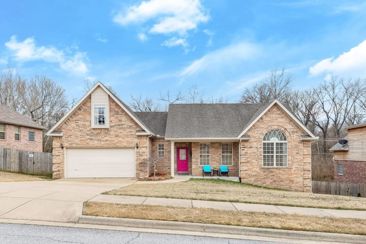 Cyclist's Haven: 4br In Central Bentonville - Bentonville, AR