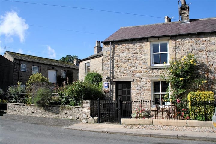 Country Hideaways | Jesmond Cottage | West Burton - Askrigg