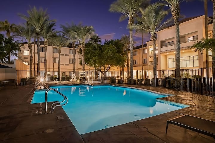 Relax And Unwind! Unit W/ Balcony, Onsite Pool - Chandler, AZ