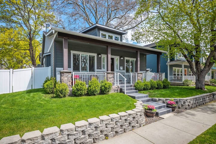 Spacious 4br 3b 2-kitchen W/ Bathtub |  11 Guests - Coeur d'Alene, ID