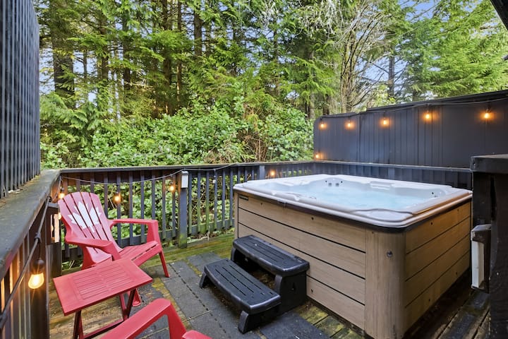Hot Tub ~ Loft With Eagle's Nest Above! - Ucluelet