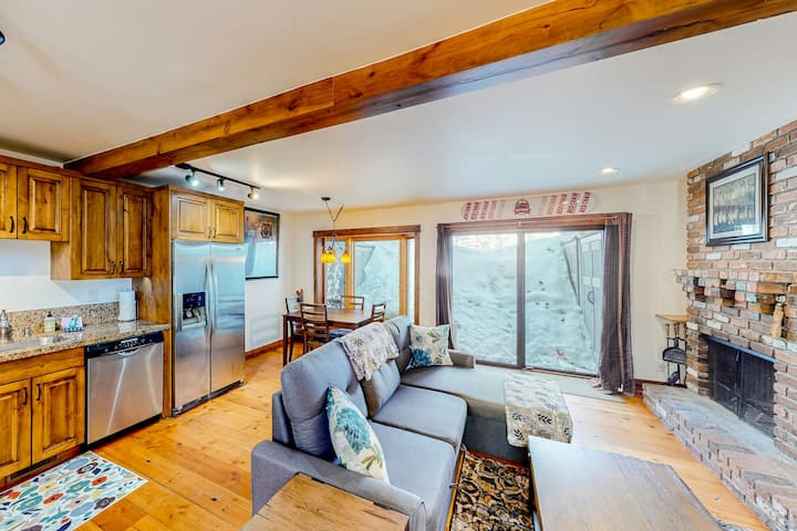 Inviting Riverfront Home With Balcony, Fireplace - Ketchum, ID