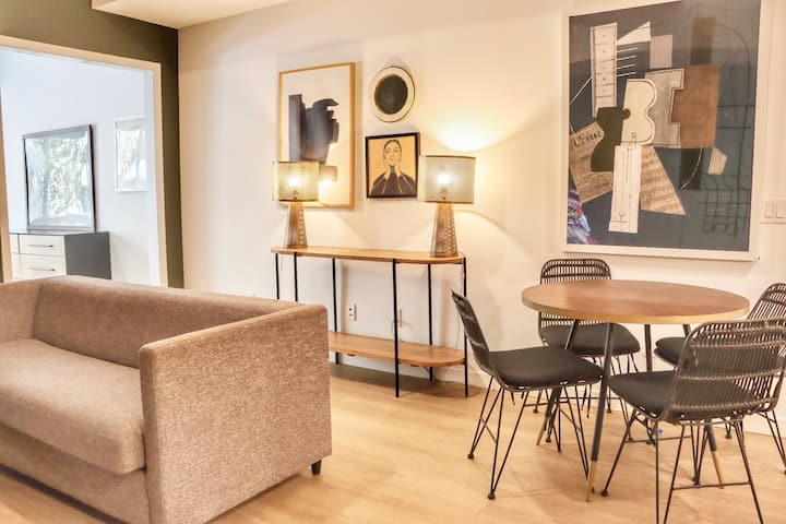 King Bed | Gaslamp, Beaches & Padres Nearby - National City, CA