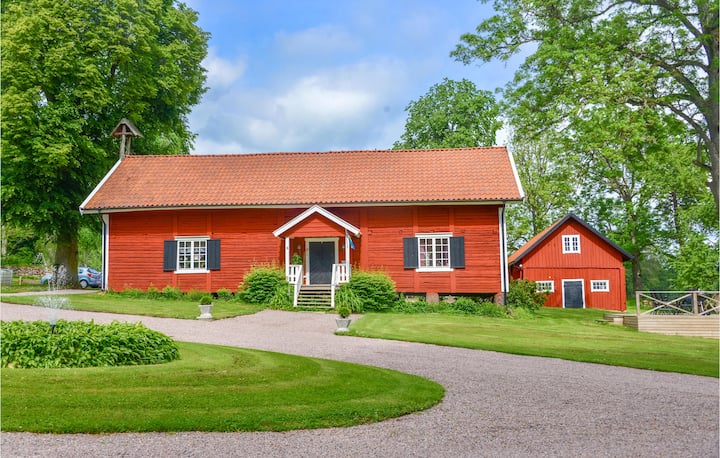 Nice Home In Skövde With Kitchen - Skövde