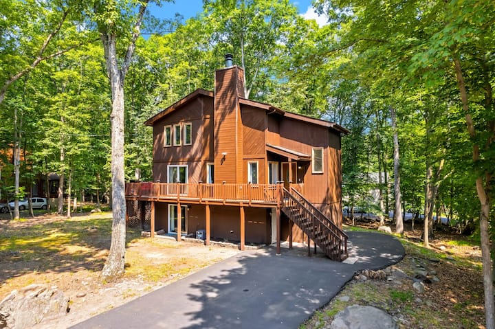 Modern 4b Cabin W/ Gamerm & Firepit + Nr Pool&lake - Tannersville, PA