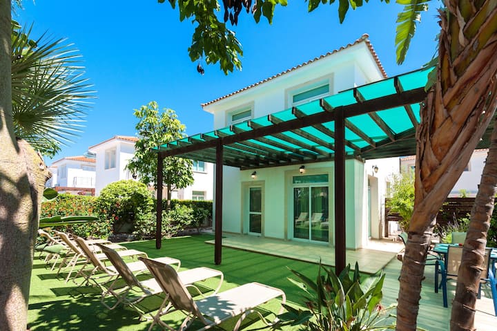 Villa Natalie - Walking To Fig Tree Bay - Ayia Napa