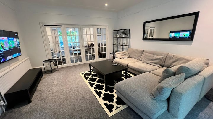 Spacious House With Parking, Near Heaton Park - 샐퍼드