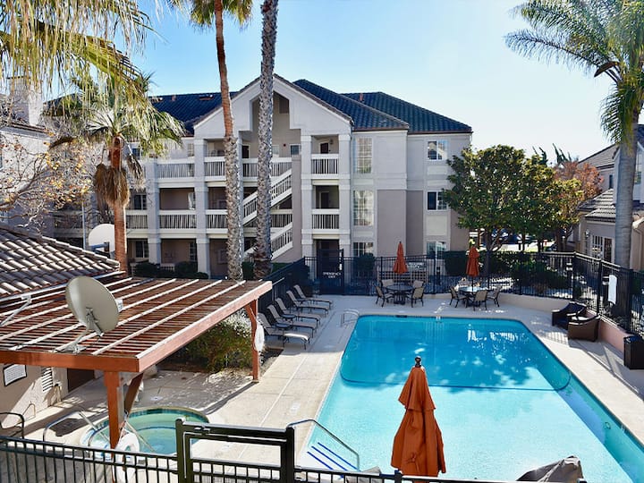 Always A Great Idea To Unwind! Kitchen, Pool - Burlingame, CA