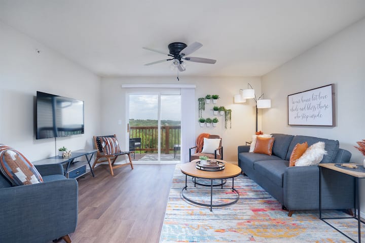6 Bdr W/ Mtn Views | Arcade + Pool | Sleeps 22 - 布蘭森