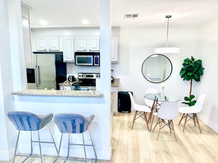 Lux 1br Condo W/full Kitchen And Laundry In Unit - Henderson, NV