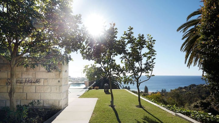 Stonehouse - Scotland Island