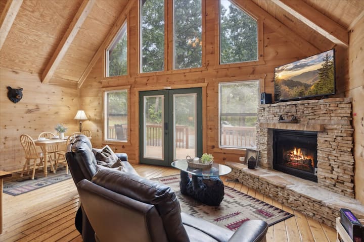 Spring Break Cozy A-frame! - Gatlinburg, TN
