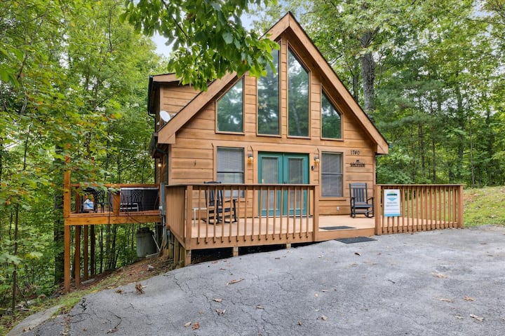 Nestled Deep In The Smoky Oaks | 2br W/multicade - Gatlinburg, TN