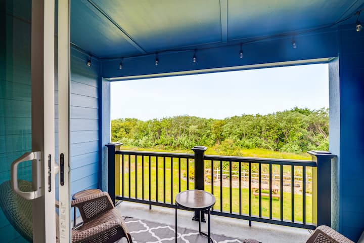 Walk To The Beach: Ocean Shores Condo! - Ocean Shores, WA