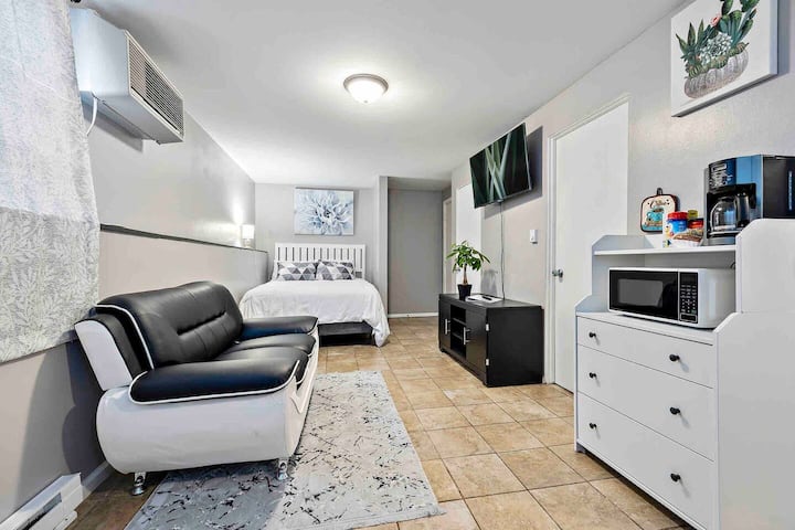 Countrystudio/allutilities/freepkg/wifi/petfrienly - Aurora, IL